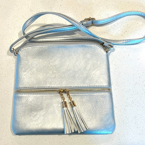 Deluxity | Bags | Deluxity La Softtouch Silver Pebbled Gold Zippers ...